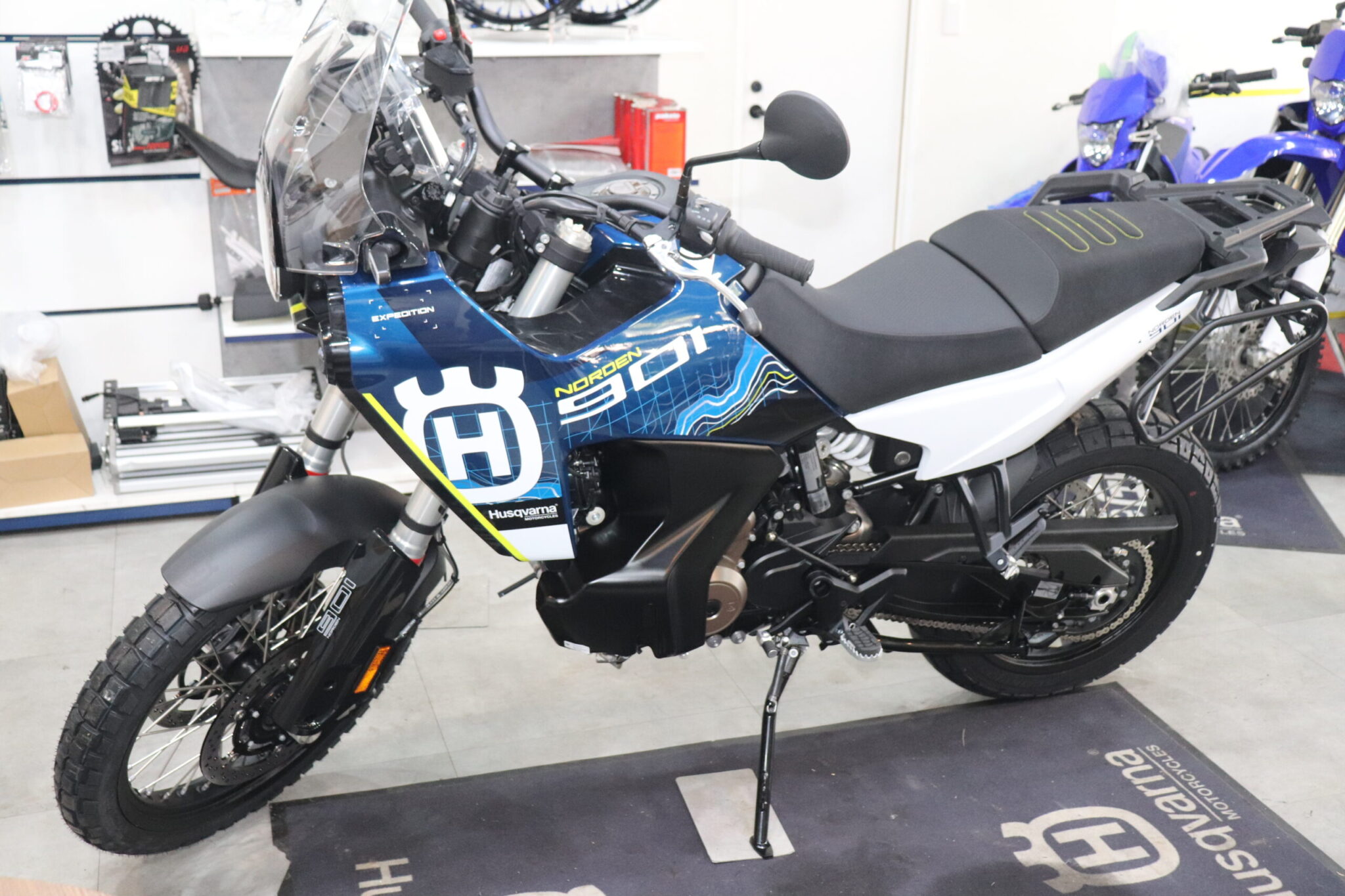 Husqvarna | アルファスリー ALPHATHREE